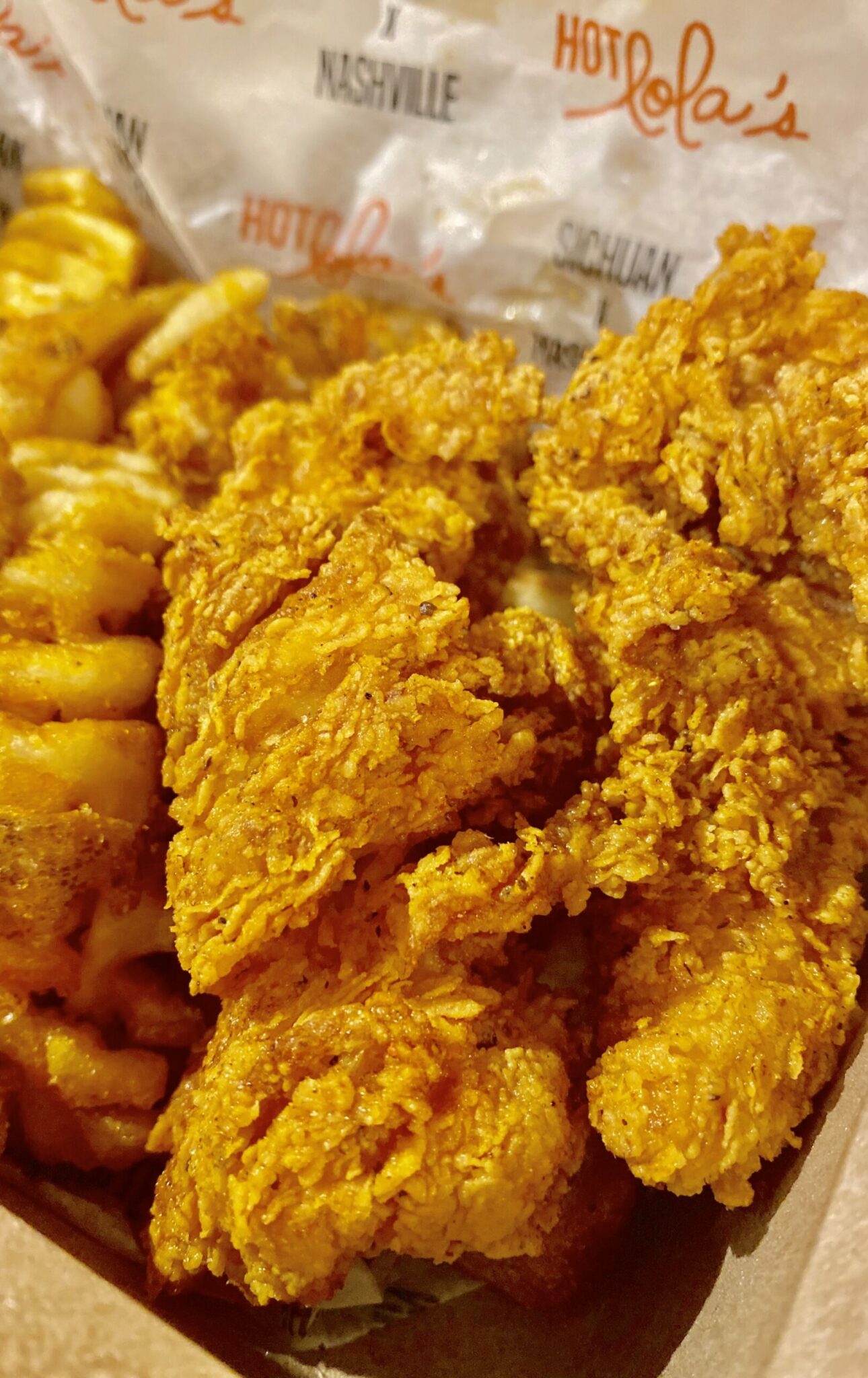 HOT LOLA'S | Fried Chicken | 1501 Wilson Blvd, Suite 102, Arlington, VA ...